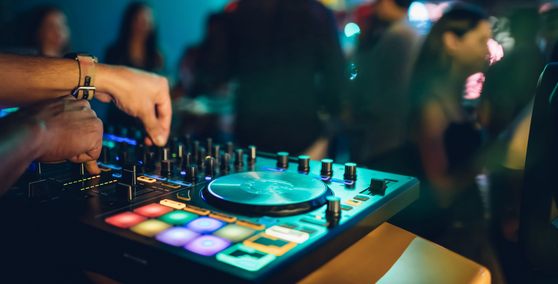 PANTHEON GOES LIVE: Charts of the 70’s – 90’s und du bist mit deiner ...